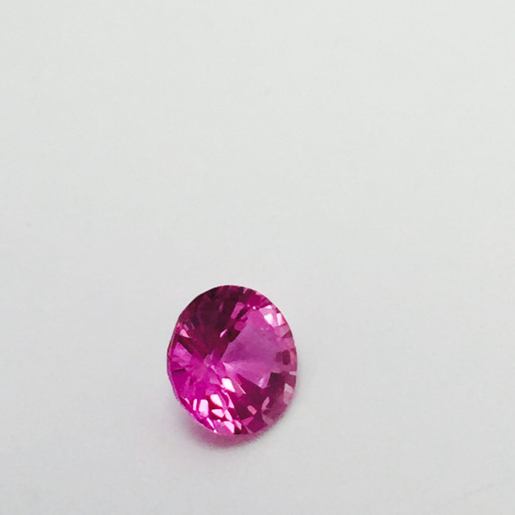 Natural round cut pink sapphire. - Ceylon Gems